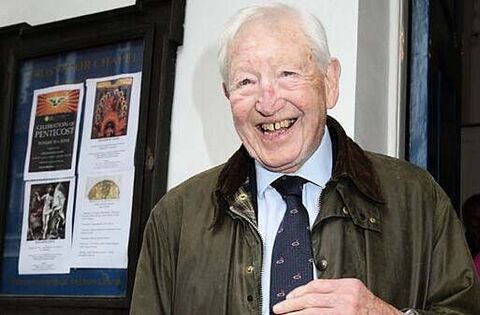 Tributes paid as journalist and TV presenter Sandy Gall dies aged 97 ...